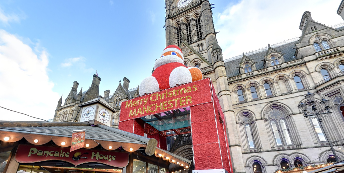 'Santa's elves wander around Manchester's Christmas Markets using ...