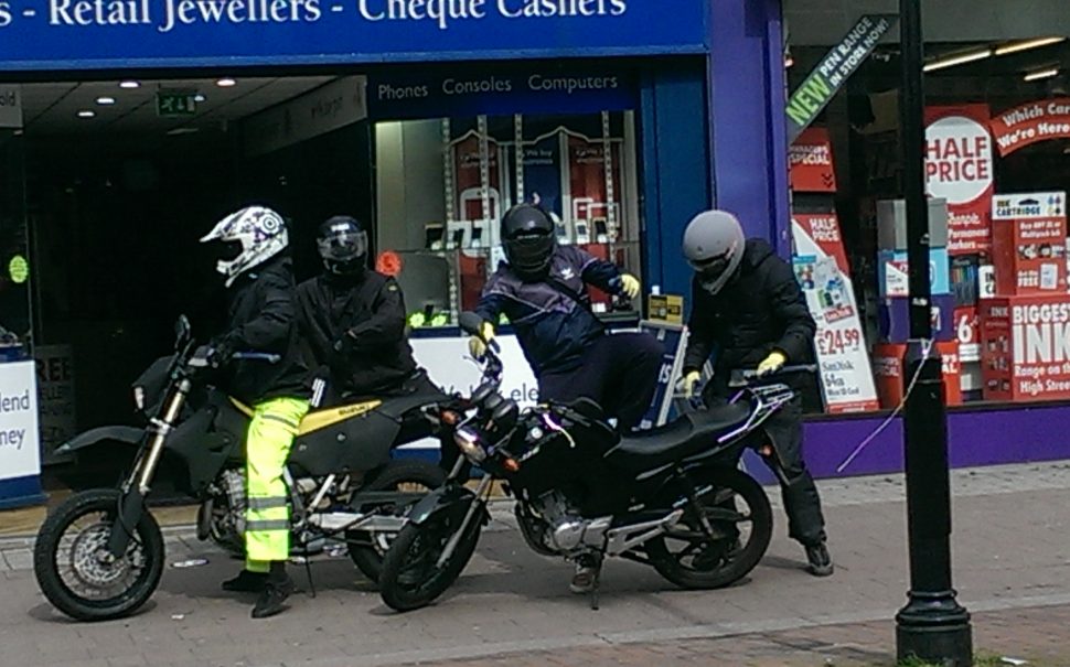 Police hunt gang who fled Bolton jewellery heist... despite plucky ...