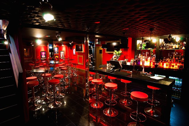 No business like show business: Oscars bar brings razzmatazz and sophisticated drinking to ...