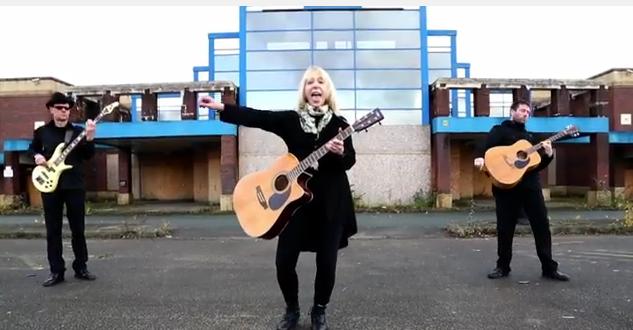 'Duet with Morrissey? No thanks, he can't sing', claims singer ...