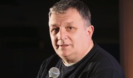 Manchester comedian Smug Roberts gears up for 24-hour Comic Relief gig ...