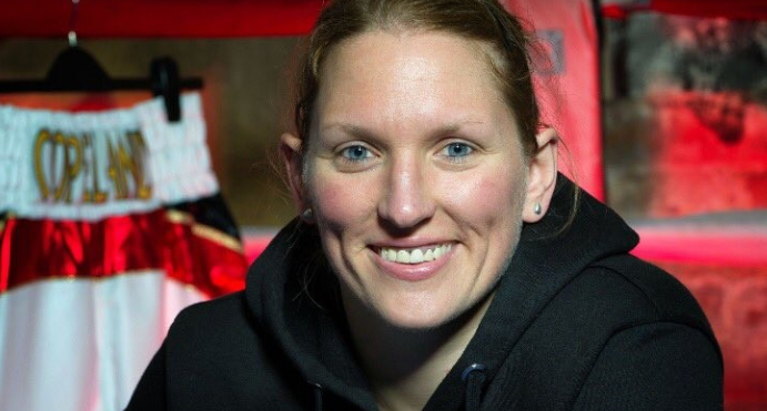 VIDEO: Fighting fit... Stockport boxer Stacey Copeland pulls on the ...