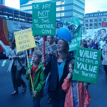 Thousands of Manchester teachers march in pay row strike 'to halt ...