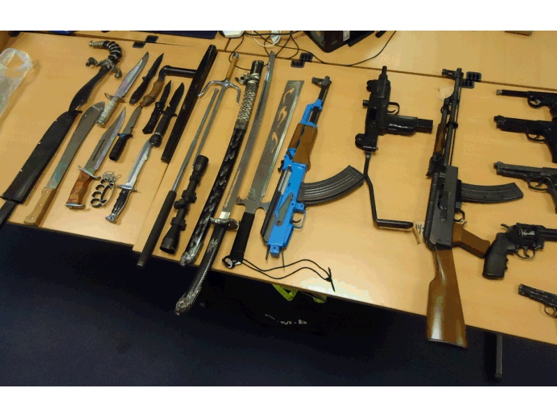 Arsenal of guns, machetes and knuckle dusters used by Manchester thugs ...
