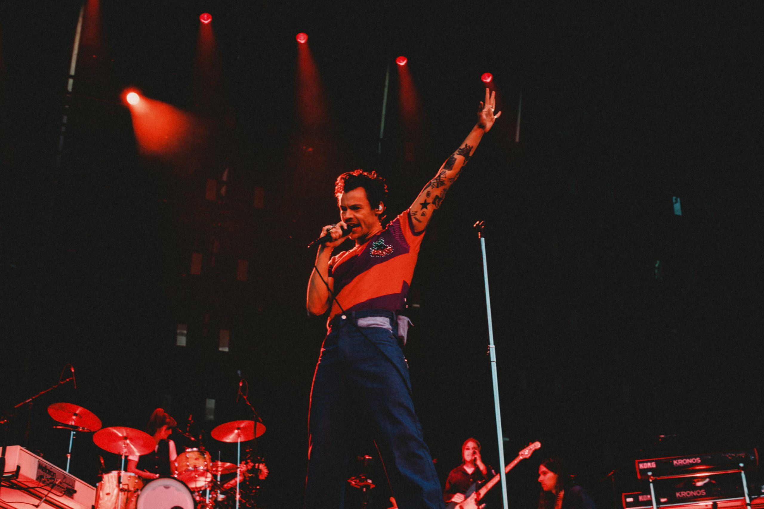 Harry Styles stuns fans with Love On Tour homecoming spectacular ...