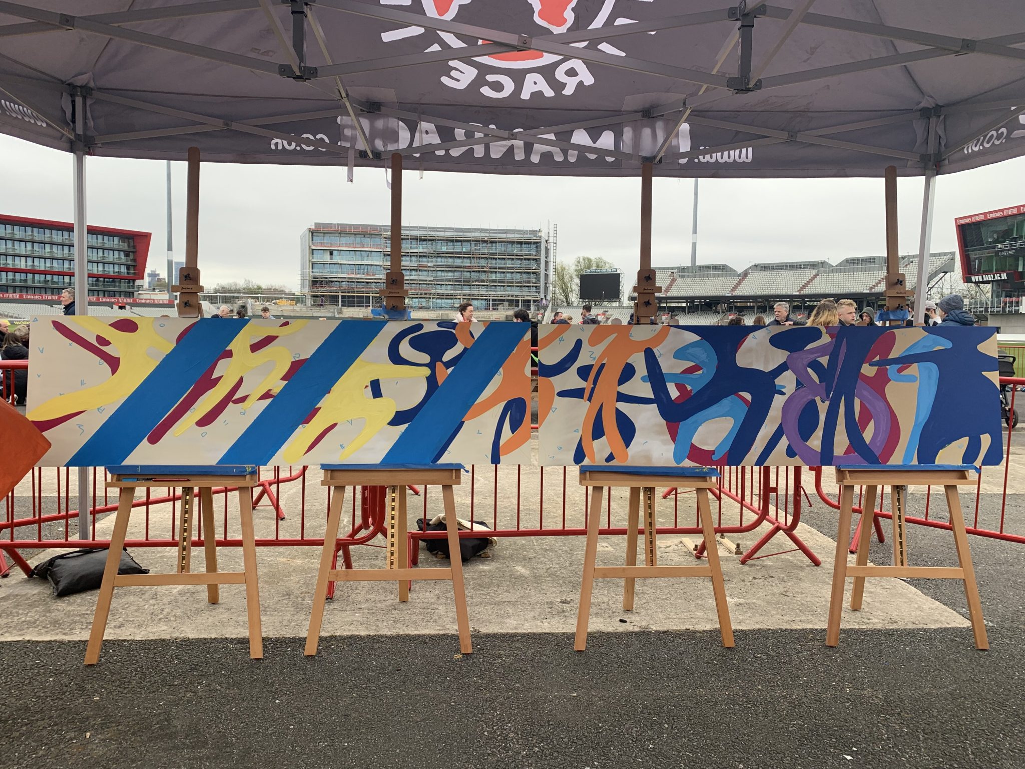 Manchester artist creates live marathon mural while runners race ...