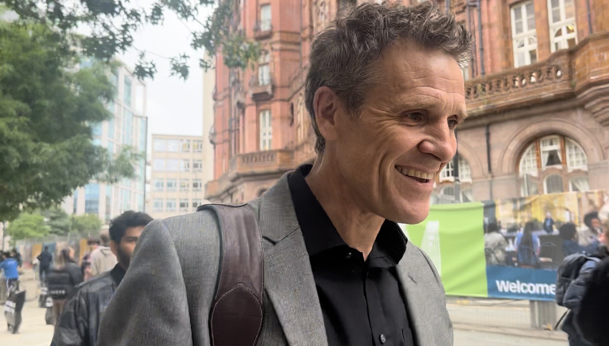 "Where's the entrance?": Olympic rowing champion James Cracknell ...
