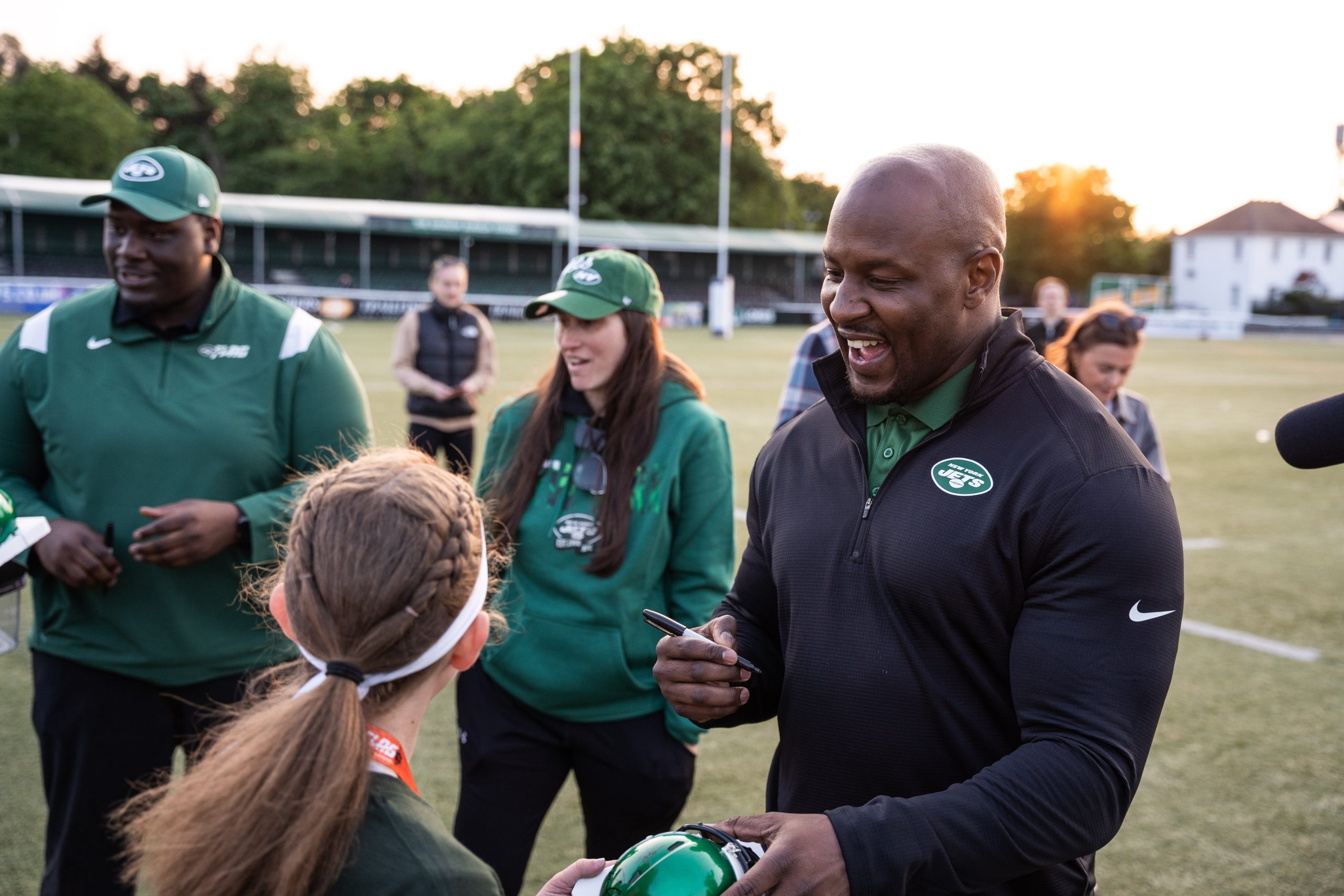 Former NFL star brings New York Jets and Miami Dolphins Watch Party to ...