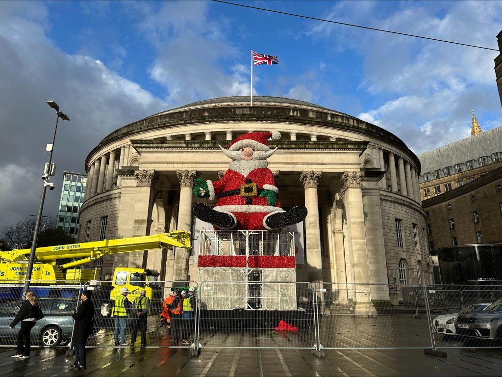 Manchester's iconic Father Christmas retakes 'Santa' stage in St Peter ...