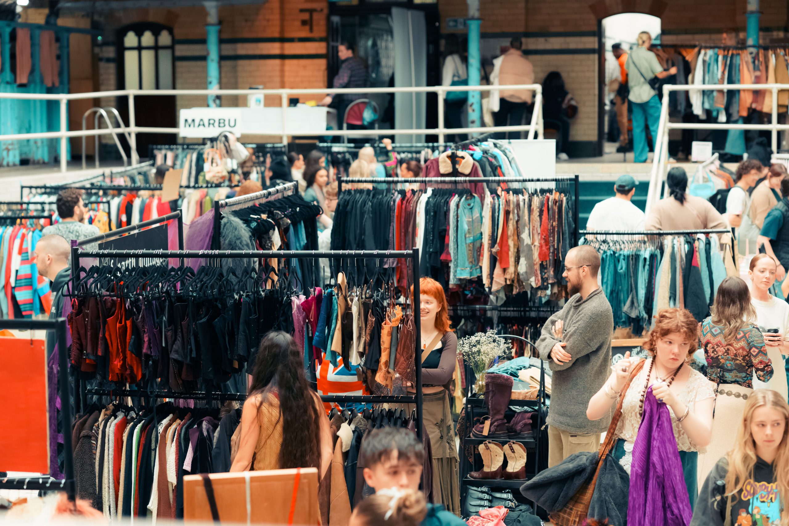 Calling all fashionistas: The UK's largest pop up thrift market is ...