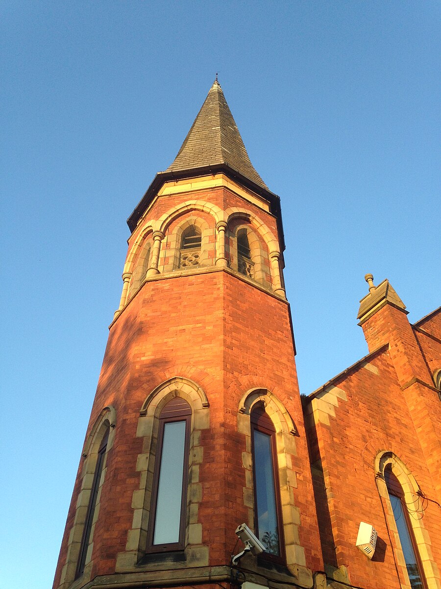 South Manchester mosque stunned by generous volunteer drive to help ...